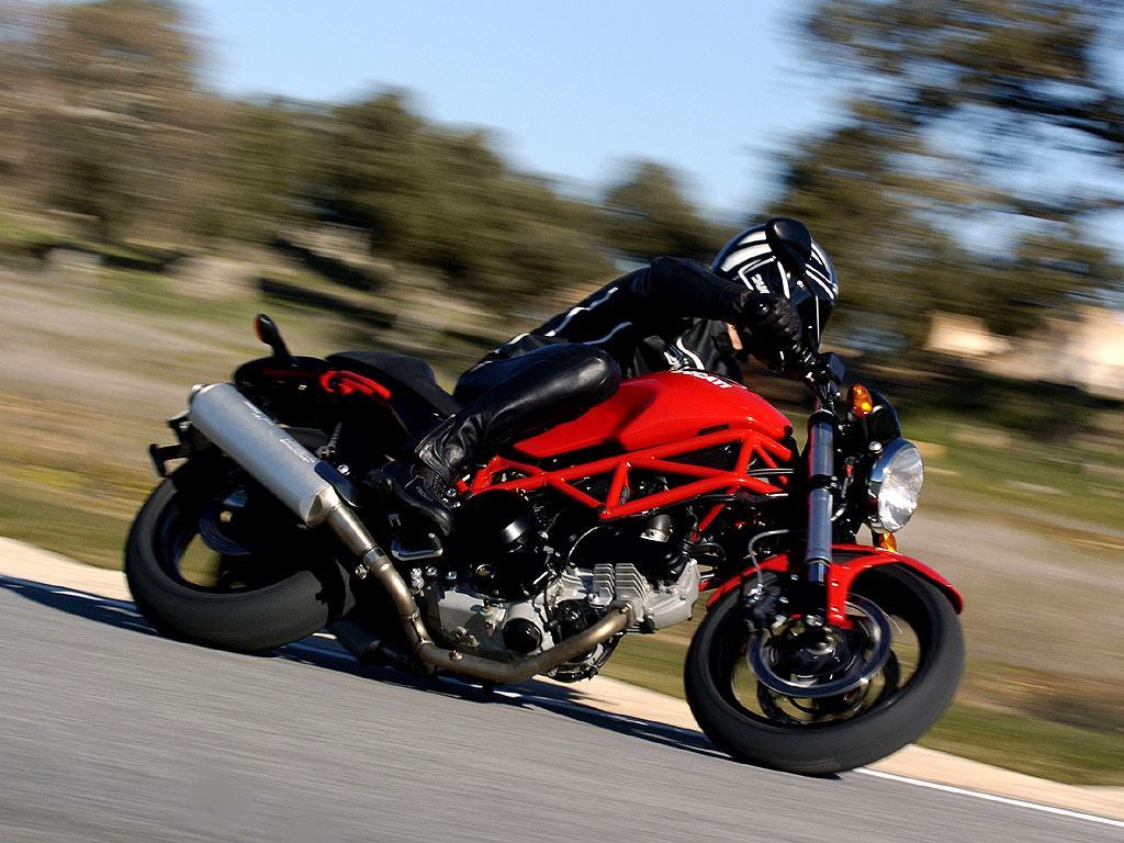 Ducati Monster S2R 800 y Monster 695, datos e imágenes - BlogdelaMoto.com